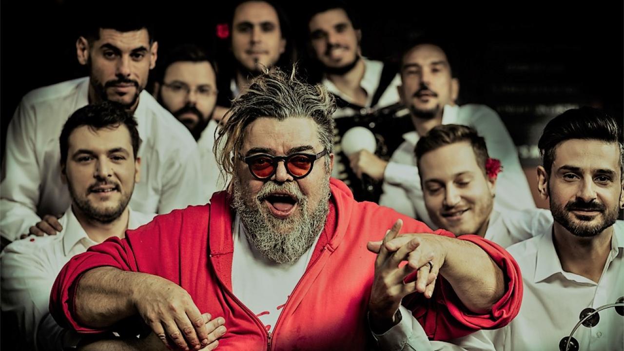 Ο Σταμάτης Κραουνάκης και η Σπείρα Σπείρα στη Μουσική σκηνή Σφίγγα ...