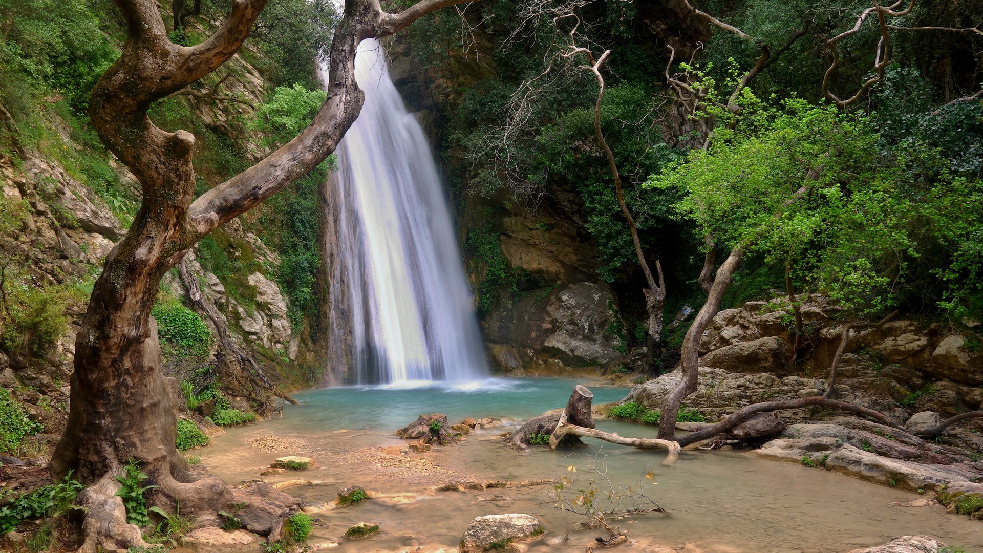 Νέδα: Το θηλυκό ποτάμι με τους εξωτικούς καταρράκτες