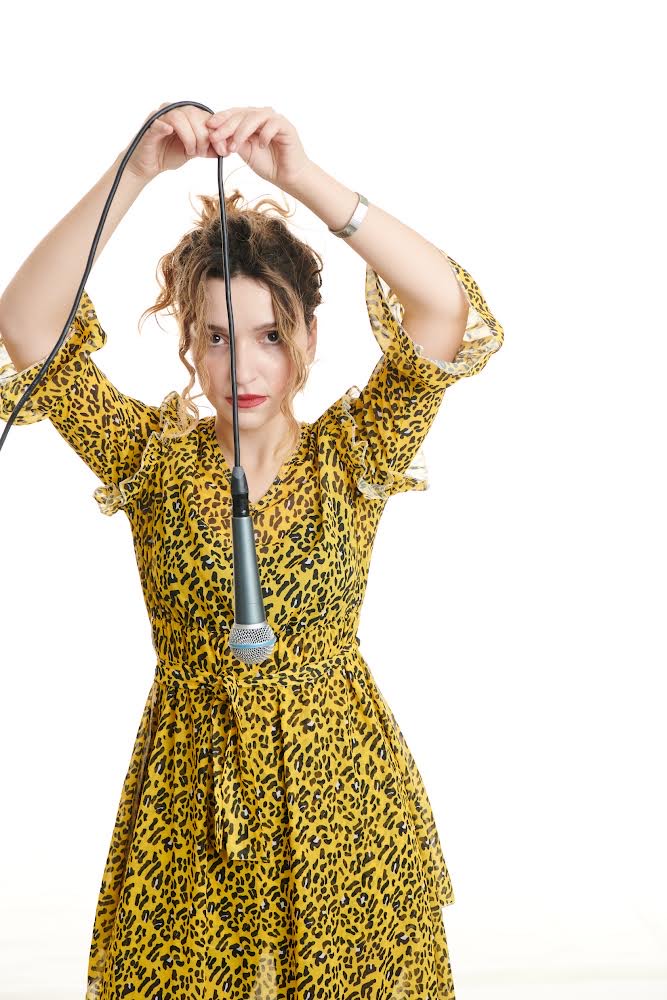 Πνίγομαι: Η πρώτη solo stand up comedy παράσταση της Δήμητρας Νικητέα ...