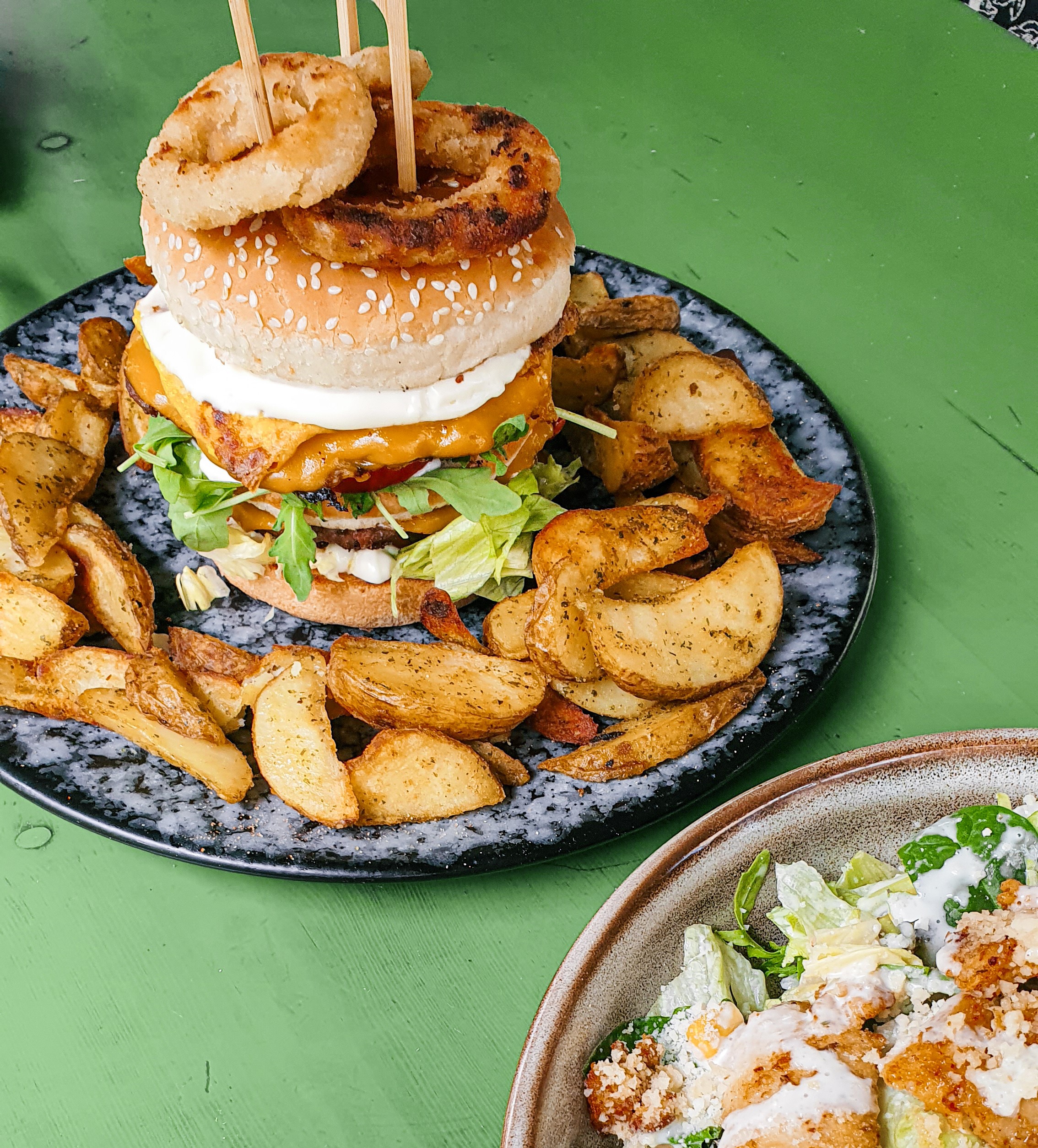 Athens Vegan Burgers: Δοκιμάσαμε το νέο του μενού -monopoli.gr