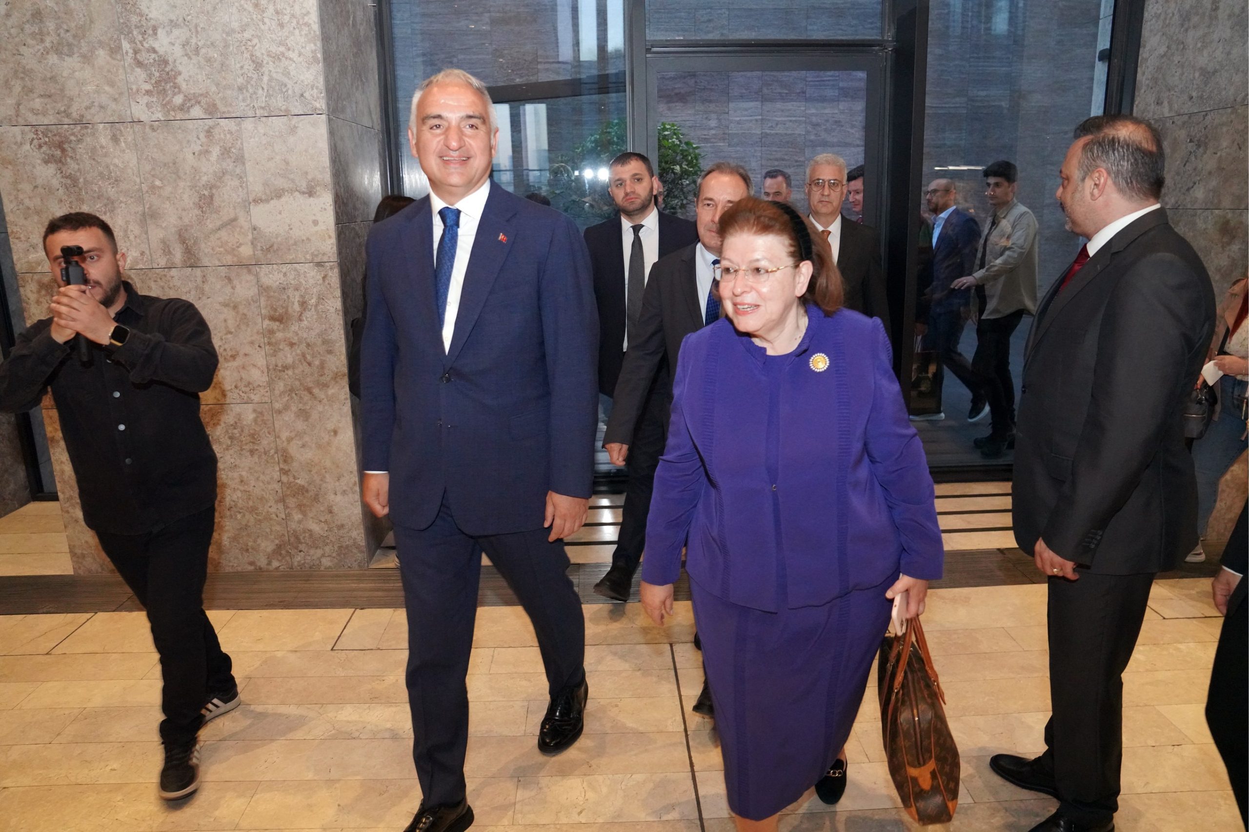 Mehmet Nuri Ersoy -ΛΙΝΑ ΜΕΝΔΩΝΗ - monopoli.gr