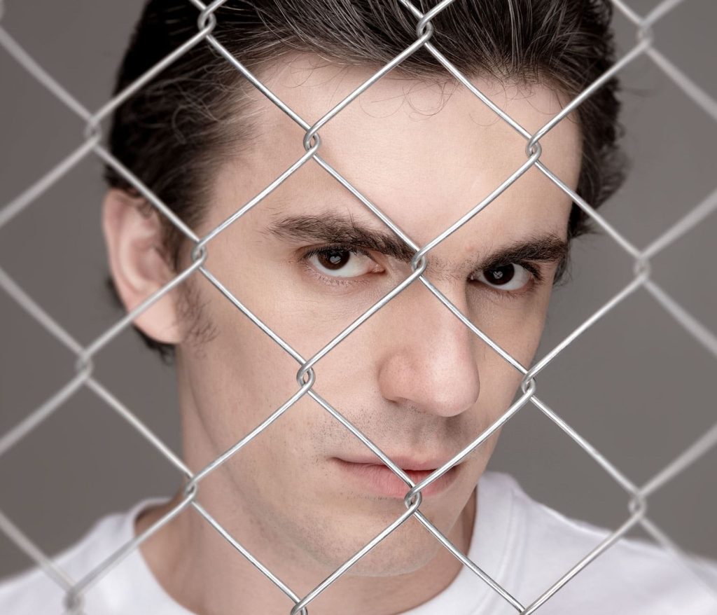Μια άλλη Θήβα: Η sold-out παράσταση του Βαγγέλη Θεοδωρόπουλου στο ...