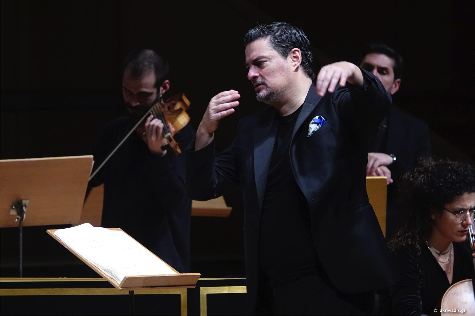 Η Καμεράτα ερμηνεύοντας Μπαχ εγκαινίασε τον νέο της ρόλο στο Μέγαρο ...