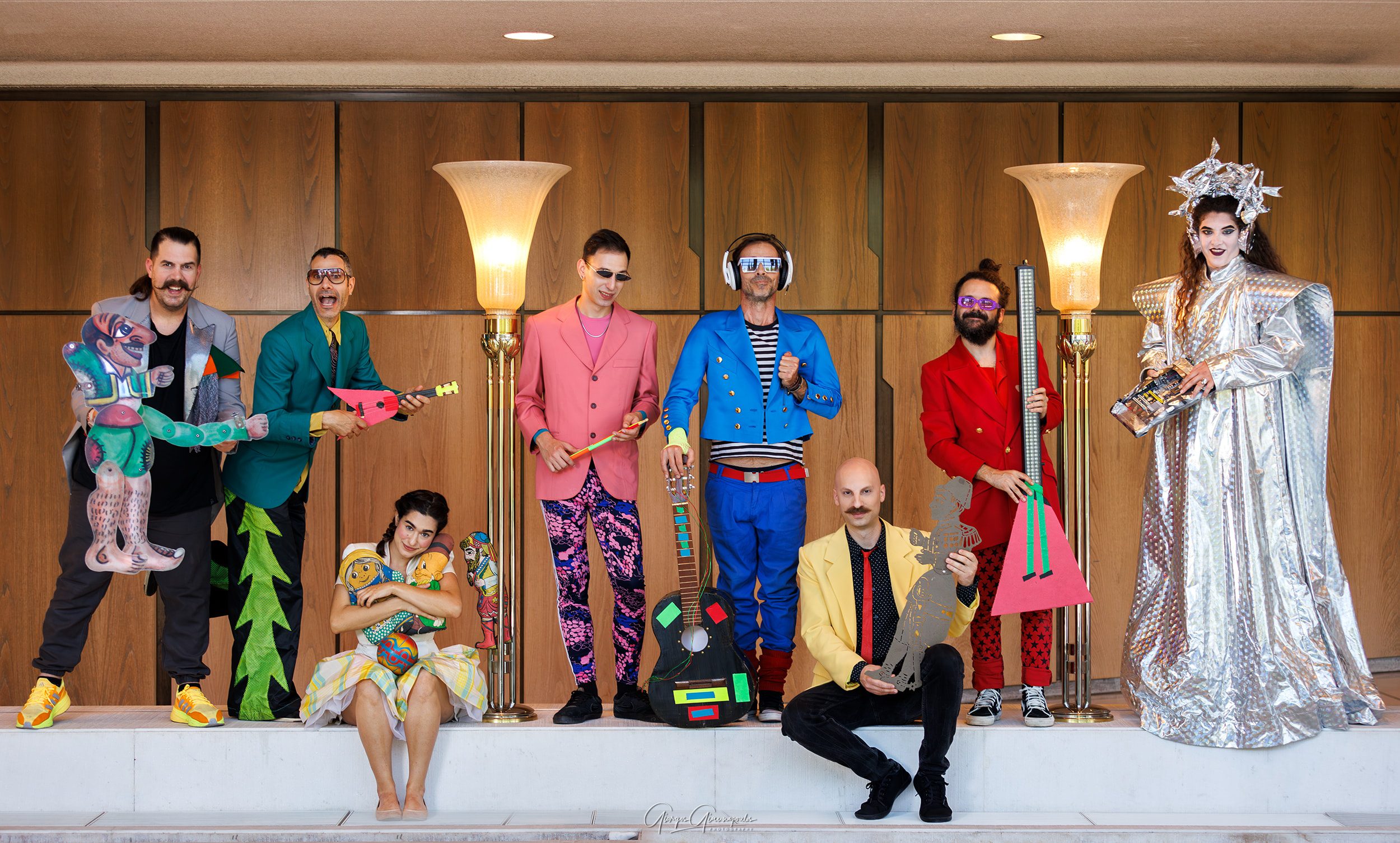 Kara-cartoon-ilias-karellas-megaro (2) - monopoli.gr